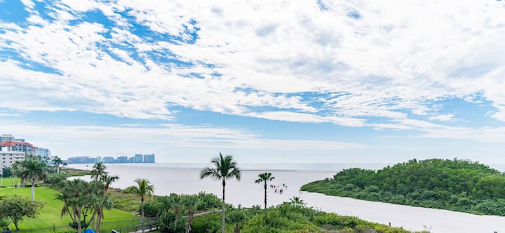 Updated 2 Bed Condo Offering Long Beach Views - Marco Island, FL
