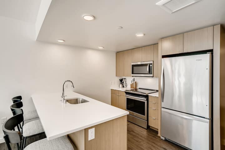 Sentral 30+ Day 1br Apt In Seattle - Seattle, WA