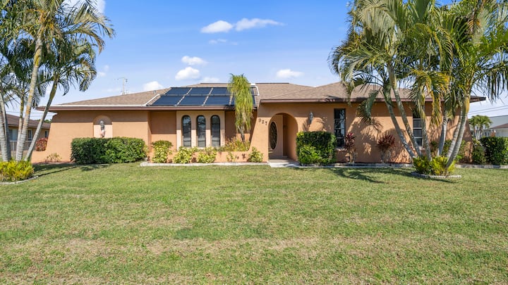 Paula's Palm Paradise - 3/2 With Solar Heated Pool In Se Cape Coral - Cape Coral, FL