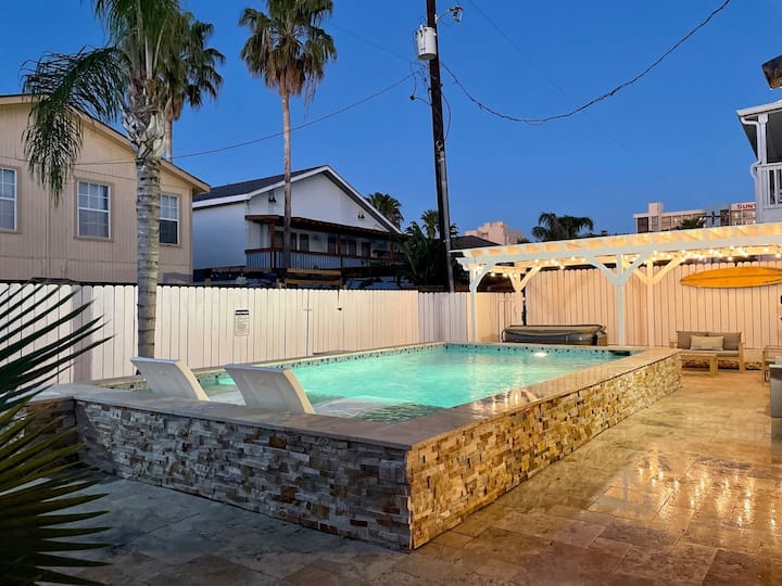 Pelican House-private Pool & Hot Tub Sleeps 16 - South Padre Island, TX