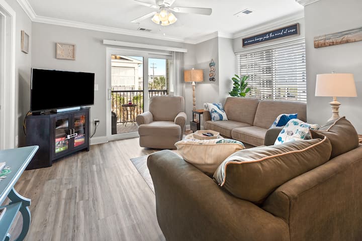 Intimate Blvd Condo W/pool, Sun Deck, Grill - North Myrtle Beach, SC