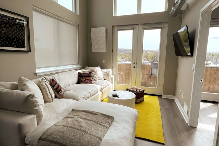 A Unique Lofty And Bright 1 Bedroom - Rochester, NY