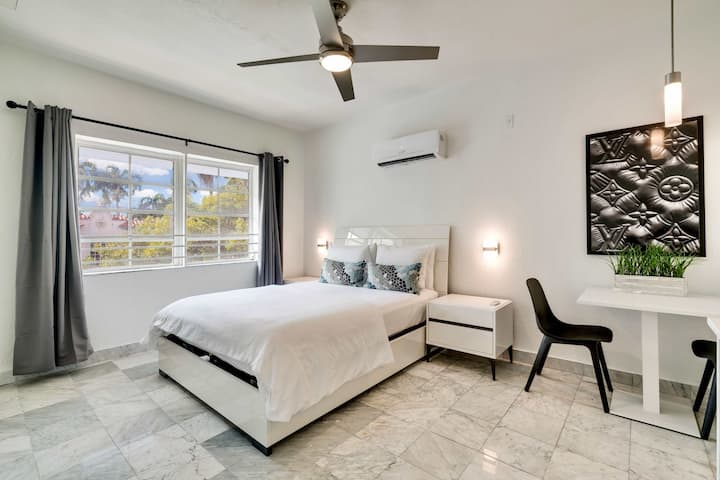 Best Beach Location | Wi-fi, Tv & Amenities - South Beach, FL