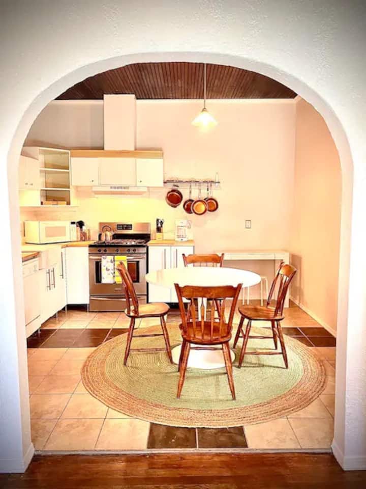 Old Commercial Building With High Ceilings & Charm - アルバカーキ, NM