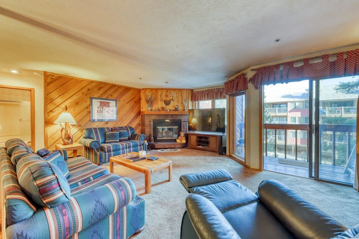 Walk-to-lifts 2br With Pool, Hot Tubs & Fireplace - Breckenridge