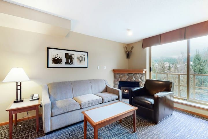1br With Mountain View, Heated Pool, & Hot Tub - Whistler