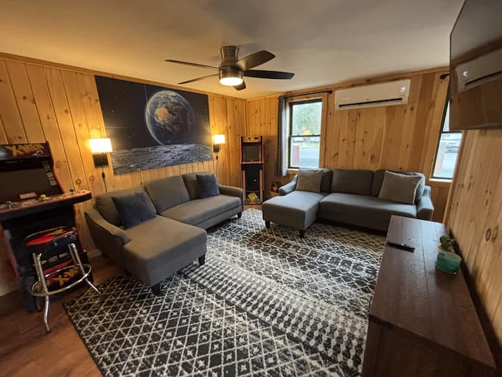 2 Bed Berkshire Apt Minutes To Jiminy Peak Ski - Pittsfield State Forest, Pittsfield