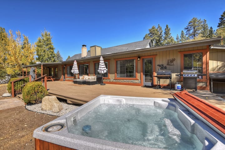Dreamwood Lodge: Luxe 7br W/ Theater & Hot Tub! - Big Bear Lake, CA