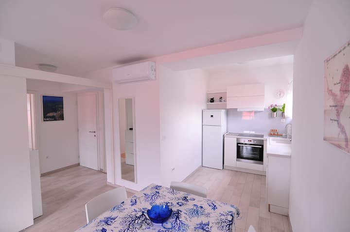 Modern Apartment In The Very Center Of Korcula - 코르출라 섬