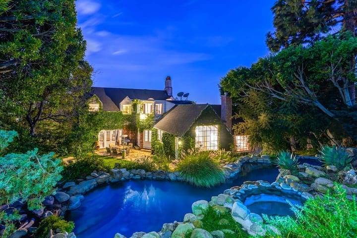 Save 15% On Lagoon Retreat By Villaway - Beverly Hills, CA