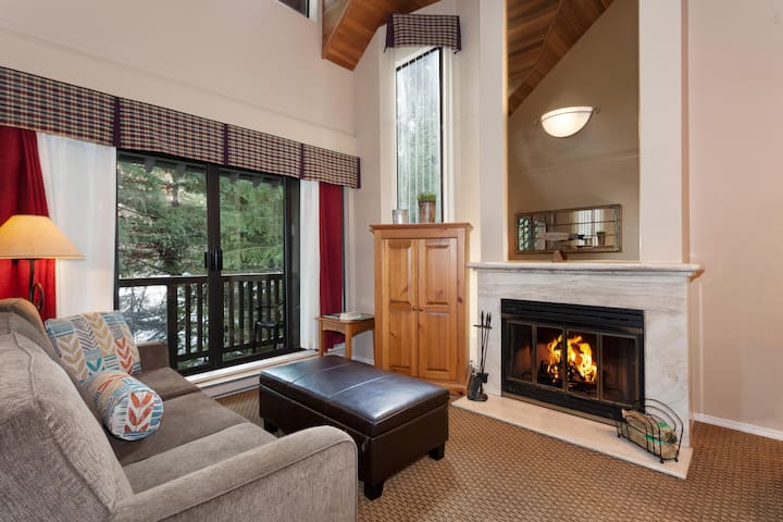 Whistler Two Bed Townhome Steps To Ski Lifts And V - Whistler