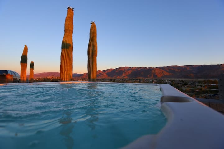 King Bed Villa With Hot Tub + Killer Views - Twentynine Palms, CA