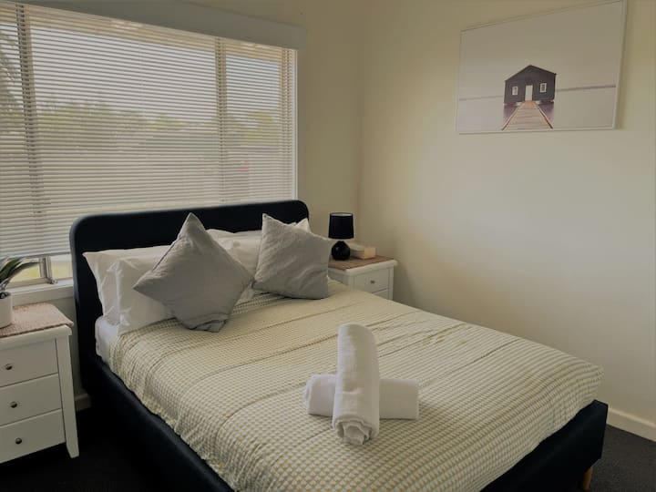 Esperance Little Units 2 -