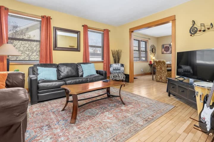 Classic Character Home, Near Downtown & Lawrence - Appleton, WI