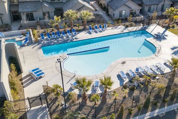 Zions West 4bed/3.5bath Pool & Hot Tub - St. George, UT