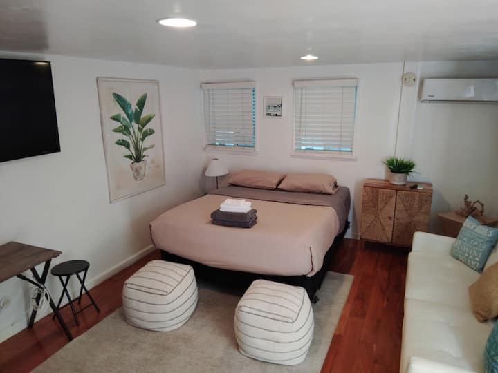 Studio Apartment Blocks From Beach - Hermosa Beach, CA