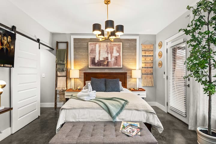 Luxe Studio With Private Deck In Nashville - 納什維爾