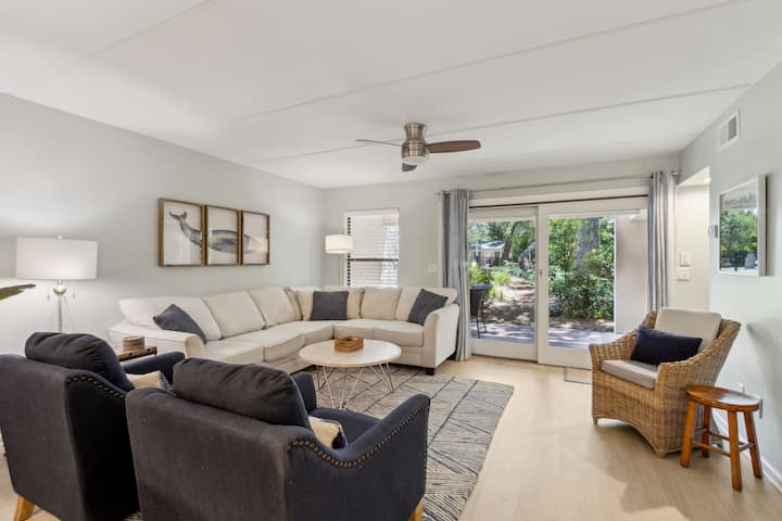 Steps To The Pool | 2 King Beds With Private Patio - American Beach, FL