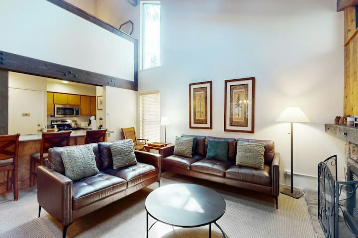 Charming 2br 3rd-floor | Balcony | Pool - South Lake Tahoe, CA