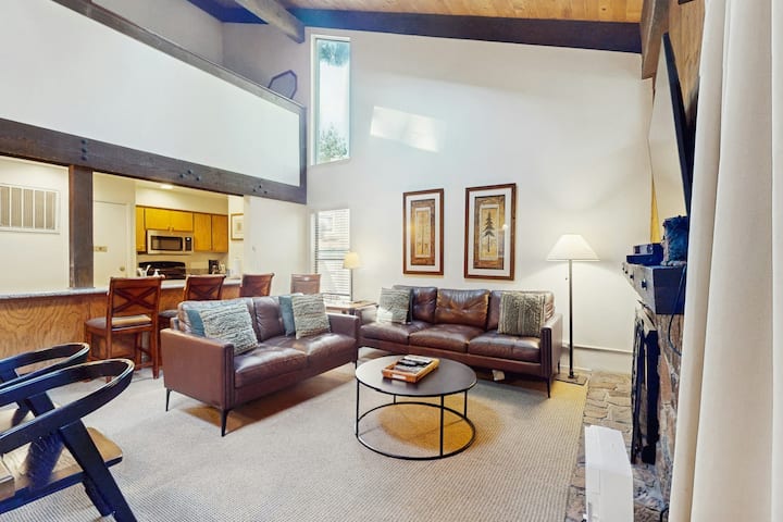 Charming 2br 3rd-floor | Balcony | Pool - Stateline, NV