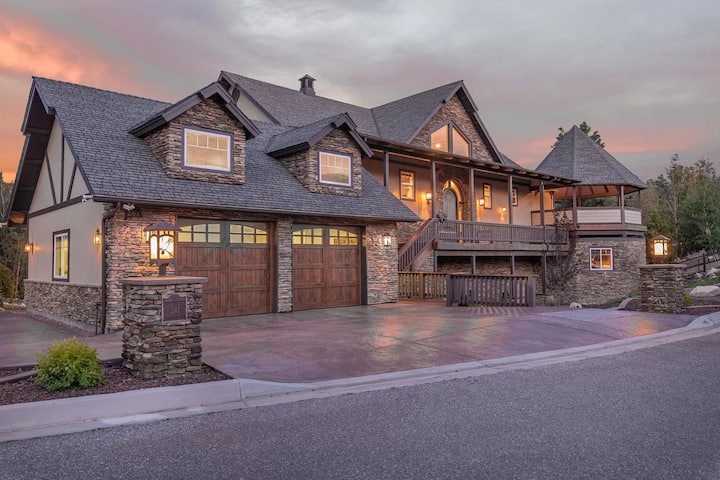 Tranquility Lodge: Luxury! Pool Table! - Big Bear, CA