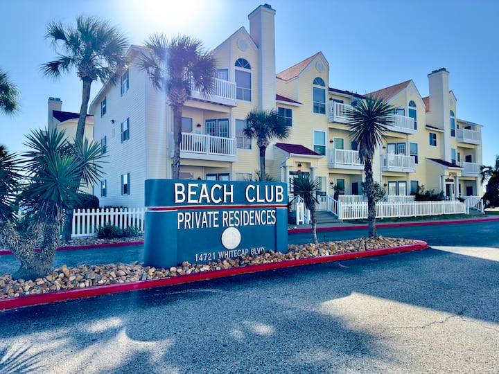 Beachy Studio Condo Walking Distance To Ocean! - Corpus Christi, TX