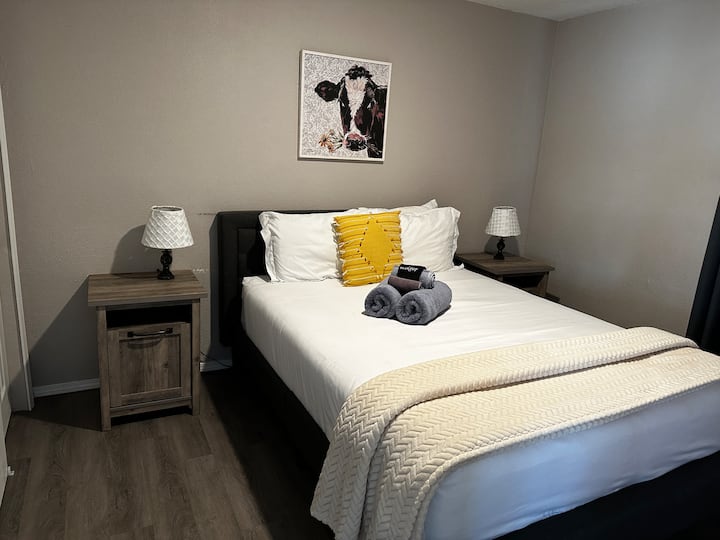 1 Bedroom W/balcony Near Unm, Nob Hill  Downtown. - Albuquerque