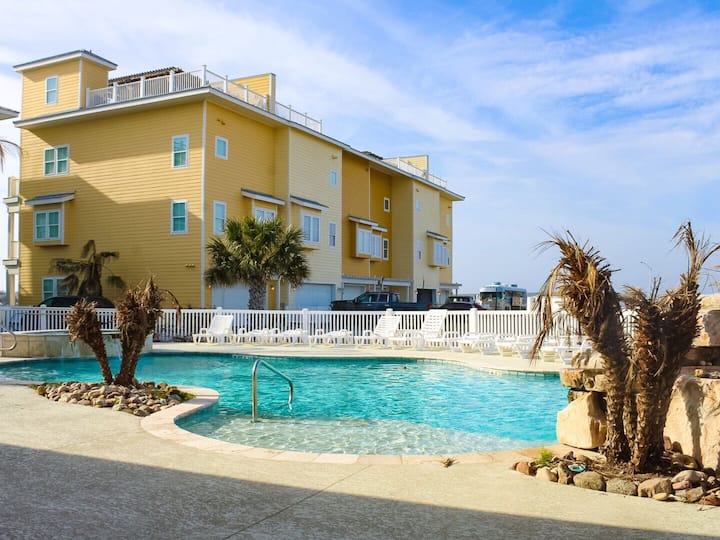 Marina View, Shared Pool, Golf Cart Access - Port Aransas, TX