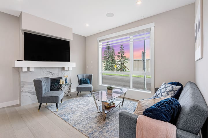 Modern 3br Getaway In Altadore/fireplace/sleeps 7 - Calgary
