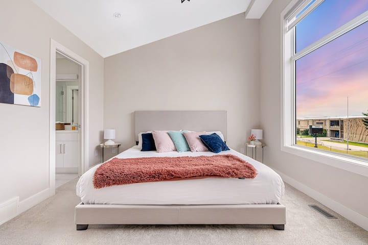 Modern 3br Getaway In Altadore/fireplace/sleeps 7 - Calgary