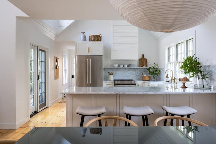 Penny Lane's Post - Mid-island - Amenities - Ack - Nantucket, MA