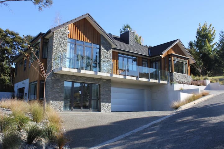 Elegant, Executive Holiday Home - Hanmer Springs