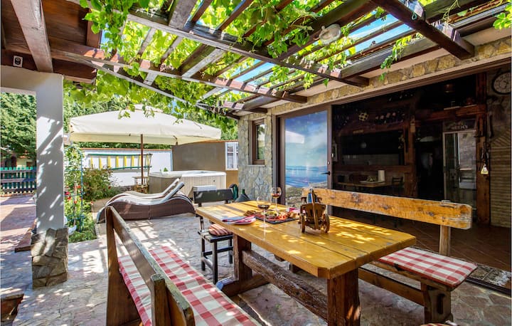 2 Bedroom Luxurious Home In Senj - Senj