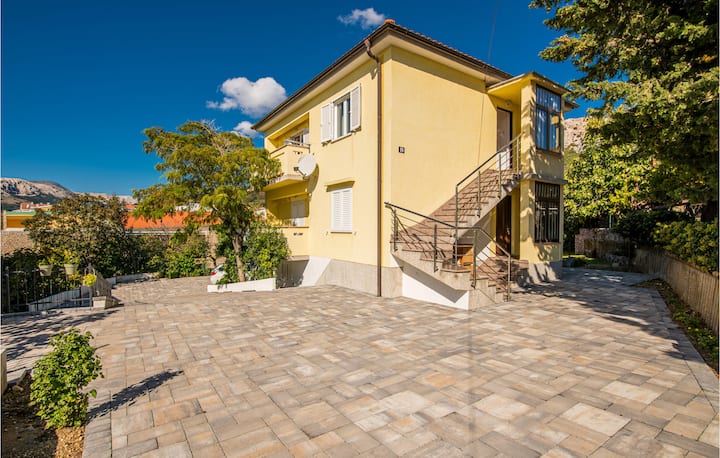 Amazing Apartment In Baska With Wifi - Baška