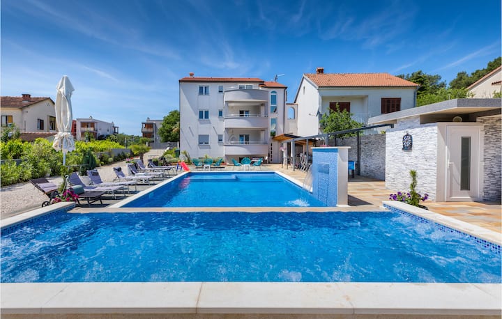 Beautiful Home In Pula With Jacuzzi - Pula