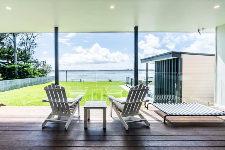 On The Corso—sun-soaked Serenity With Lake Access - Toukley