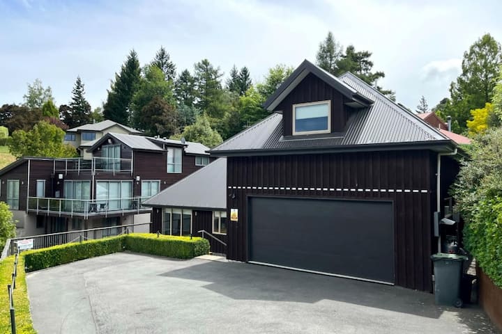 Modern Family Retreat - Hanmer Springs