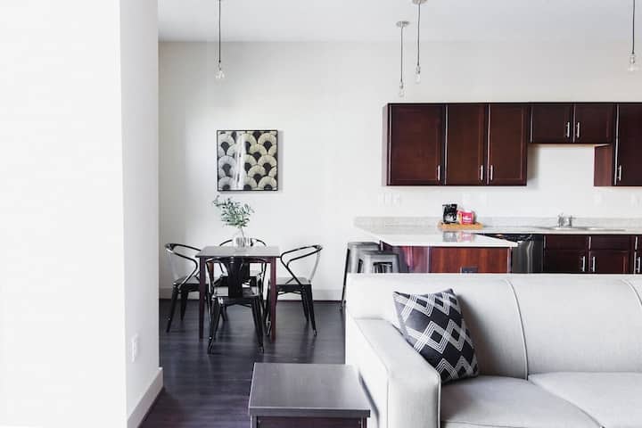 Chic 1br Escape | Walk To Stadium - Montgomery, AL