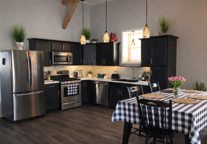 Country Farmhouse | Large Parking 4 Bed/2 Bath - Bangor, ME