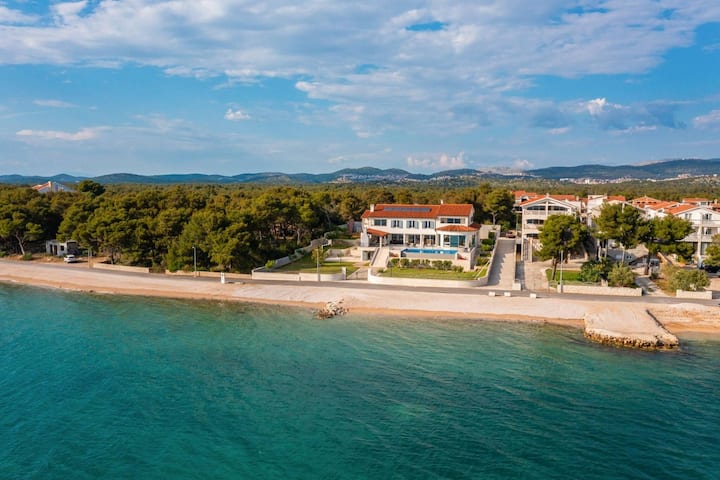 Luxury Beachfront Villa Sea Whisper -Pool, šIbenik - Šibenik