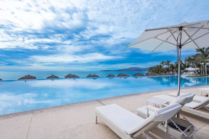 Peninsula Beachfront 4br Condo With Top Amenities - Nuevo Vallarta