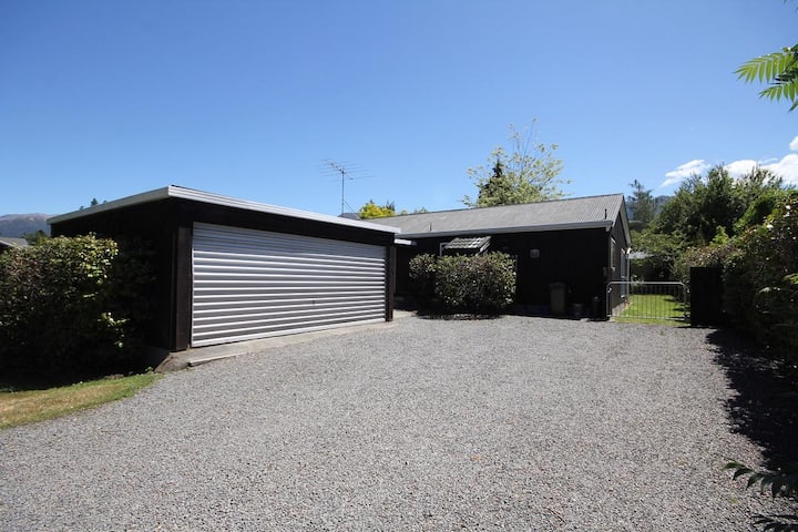 The Ultimate Home - Pool Table & Table Tennis - Hanmer Springs