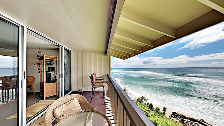 Oceanfront Top Floor Corner Condo At Wailua Bay - Kapaa Beach, HI