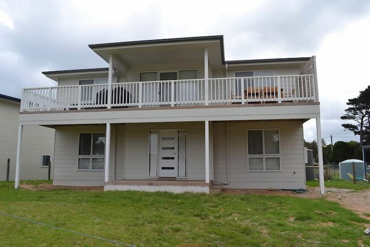 Pluto Palace- Amazing Property In First Estate - Venus Bay