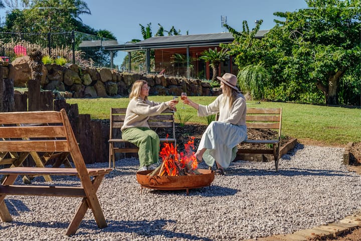 The Hideaway - Chic Farmhouse, 15min To Beaches - Nambour