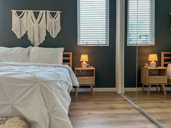 3-bedroom Suites Between Culver City And Usc - Hollywood, CA