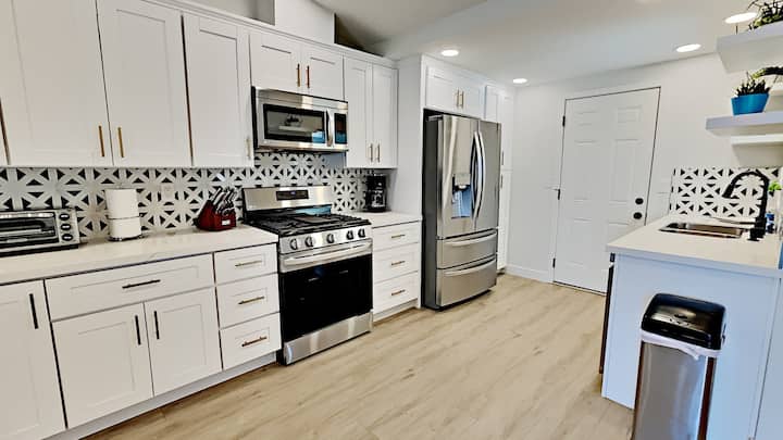 Luxury Canyon Living 4-bedroom Home - Country Club - San Diego