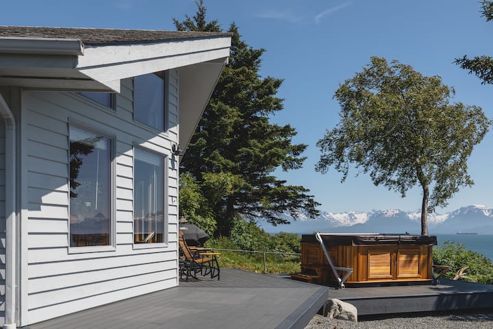 Shorebird Cottage · Private Hot Tub & Ocean View! - Homer, AK