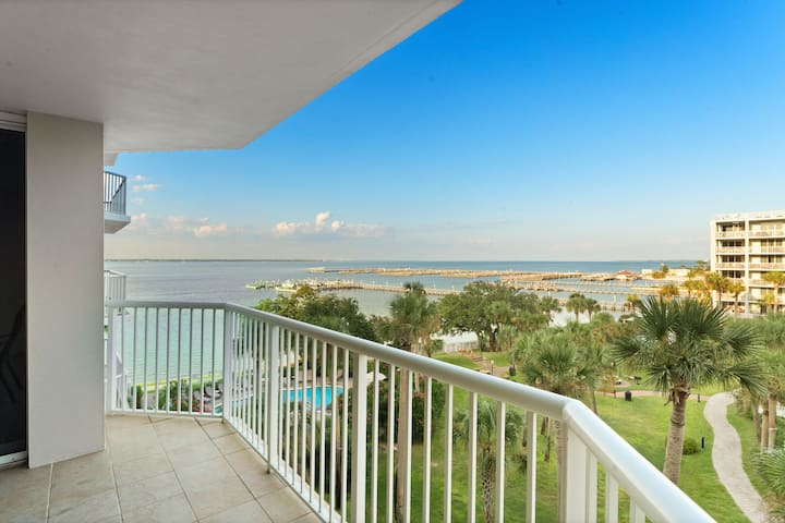 Destin West Heron 505 ~ 3br/2.5ba ~ Bay Views ~ Overlooking The Lazy River - オカルーサ・アイランド, FL