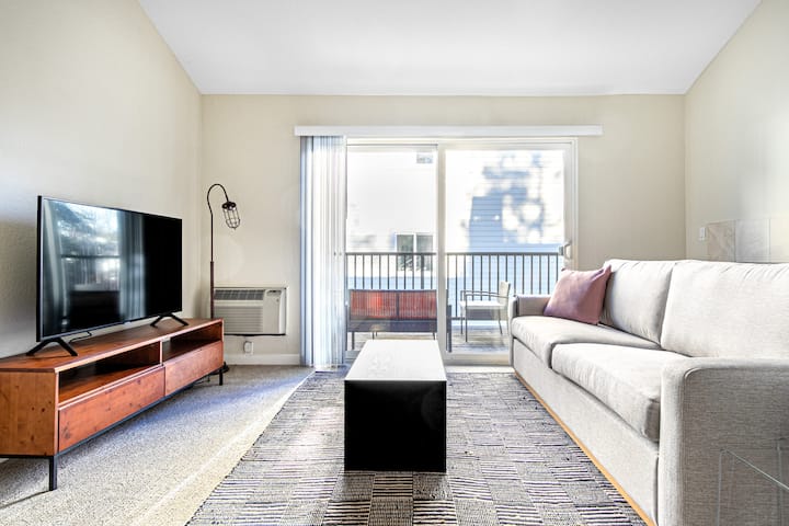 Crisp Santa Clara 2br W/ Parking, Gym, Walk To Groceries, By Blueground - Santa Clara, CA